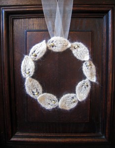 10 Knitted Wreath Patterns – Knitting